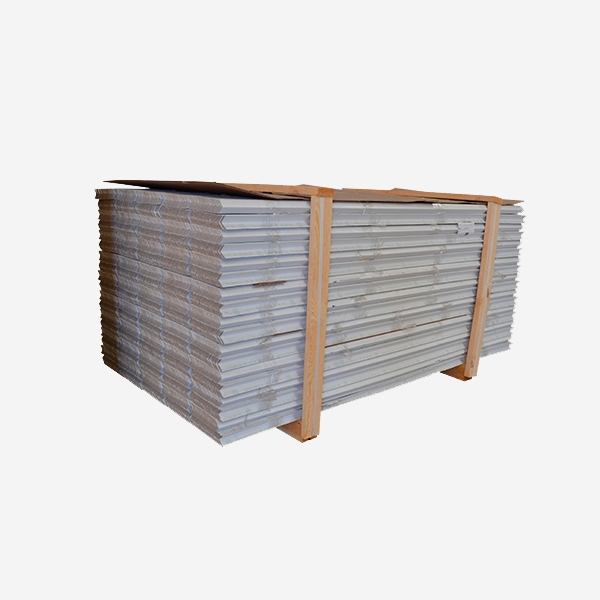 Cornières en carton blanc pour le cerclage